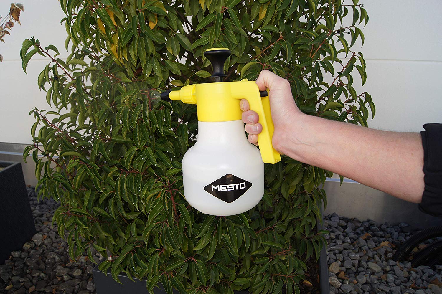 Mesto 1 Litre Pressure Sprayer Universal – White – BigaMart
