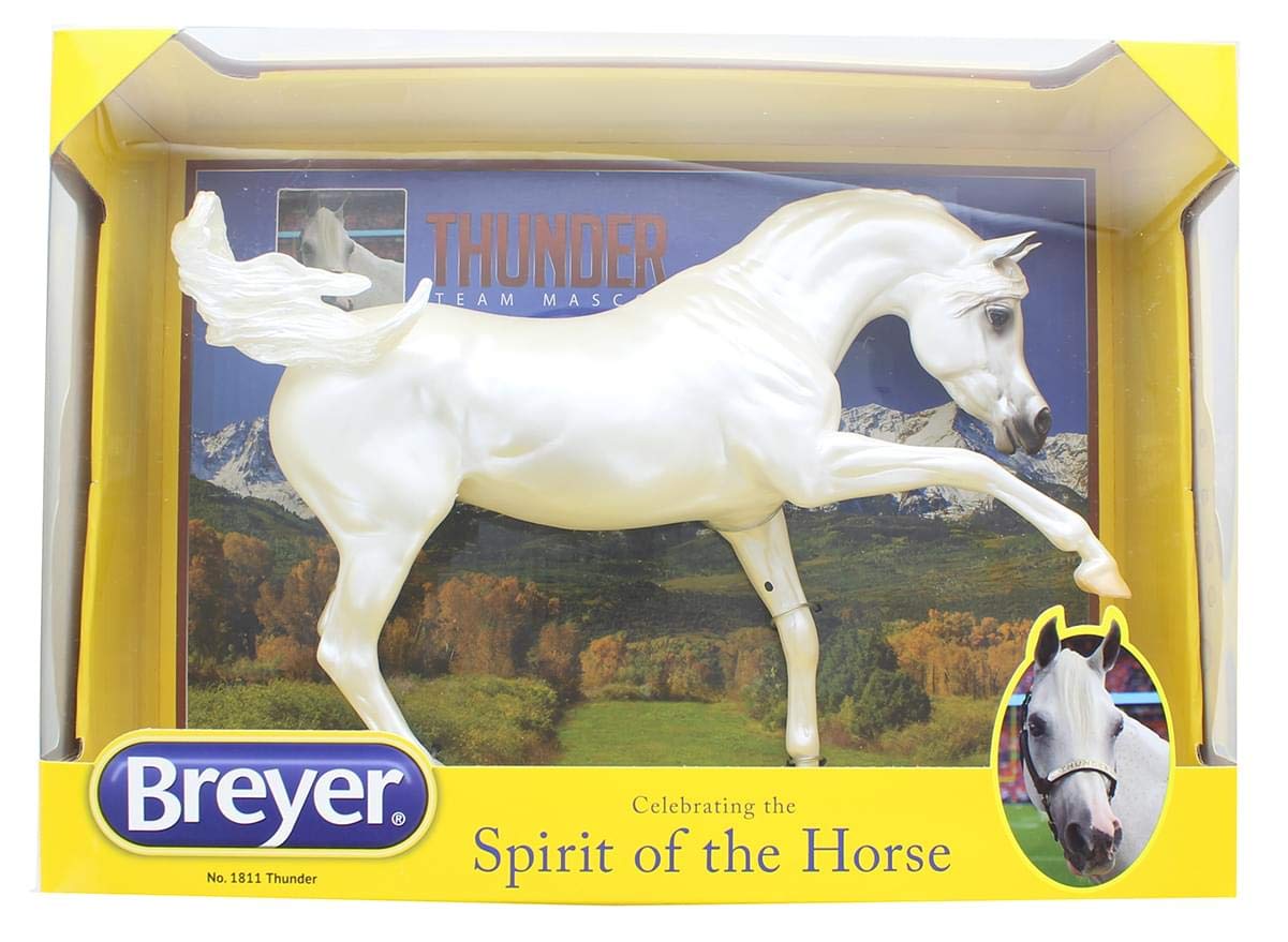 Breyer Thunder Traditional Model – BigaMart