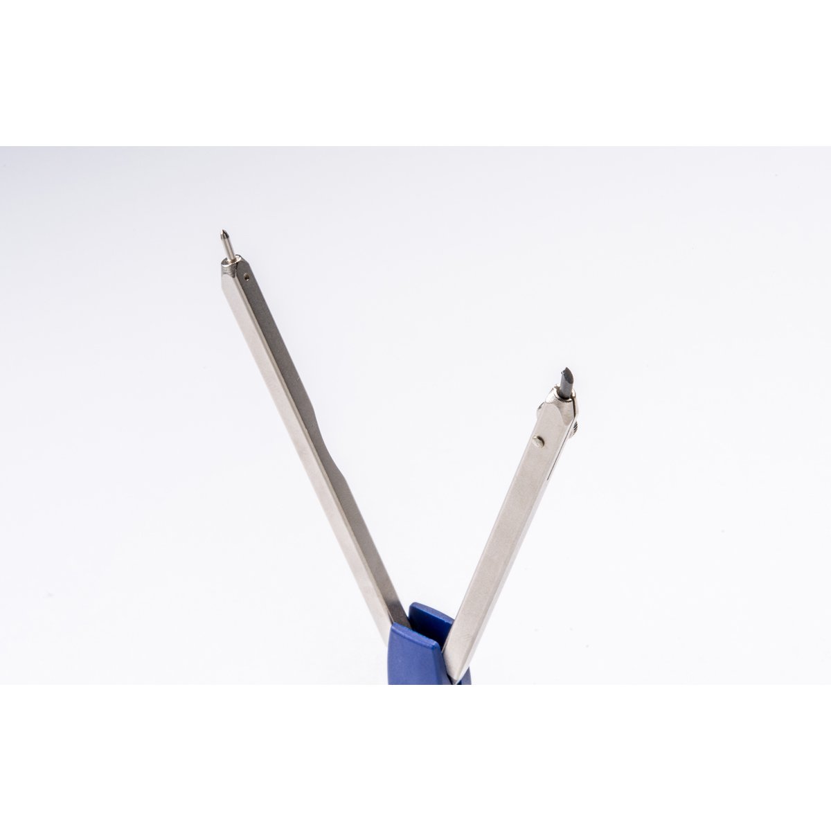 Staedtler Mars Basic 559 WP 00 Compass with Lead Box in Plastic Wallet – BigaMart