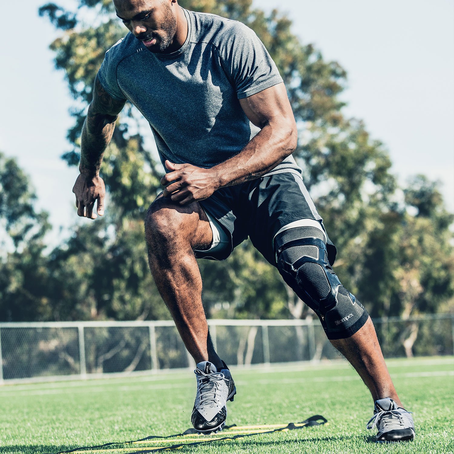 Compex Trizone Right Knee Support Black Medium – BigaMart