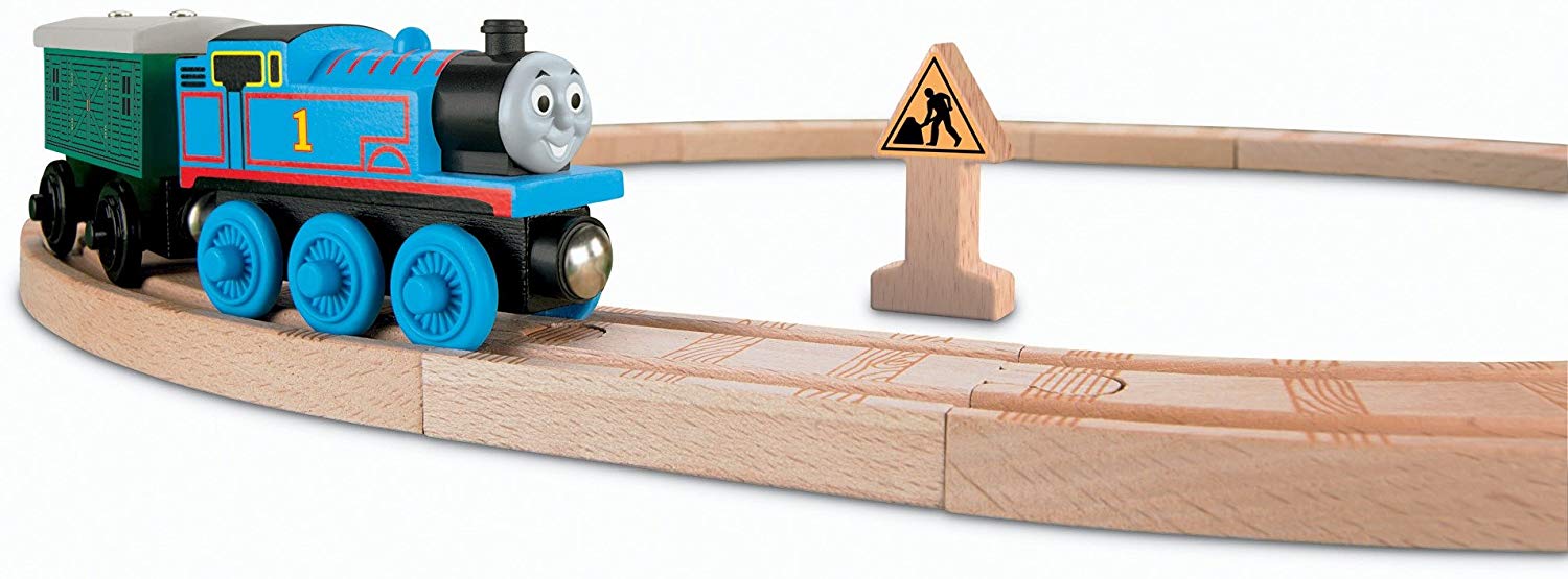 Thomas & Friends Thomas Wooden Railway Oval Starter Set – BigaMart