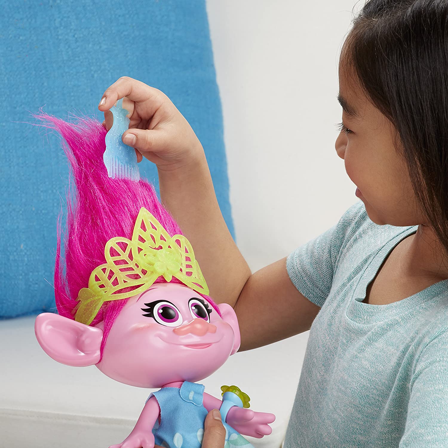 TROLLS B65681020 “DreamWorks Hug Time Poppy” Doll – BigaMart