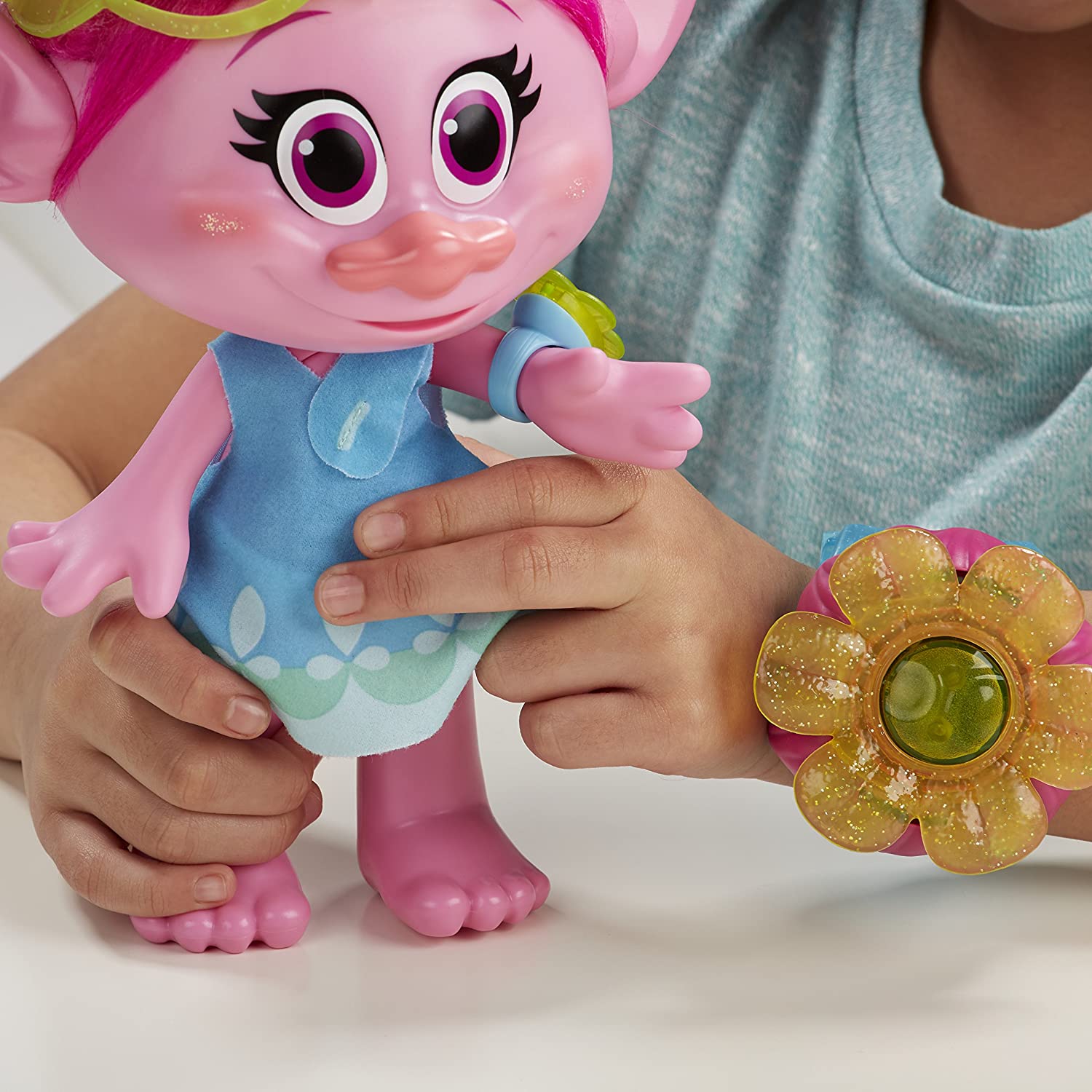 TROLLS B65681020 “DreamWorks Hug Time Poppy” Doll – BigaMart