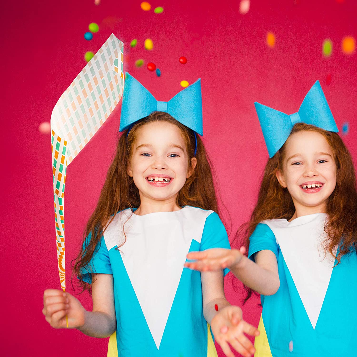 THE TWIDDLERS – 20 Sword Flickers – Assorted Party Flick Sticks – BigaMart