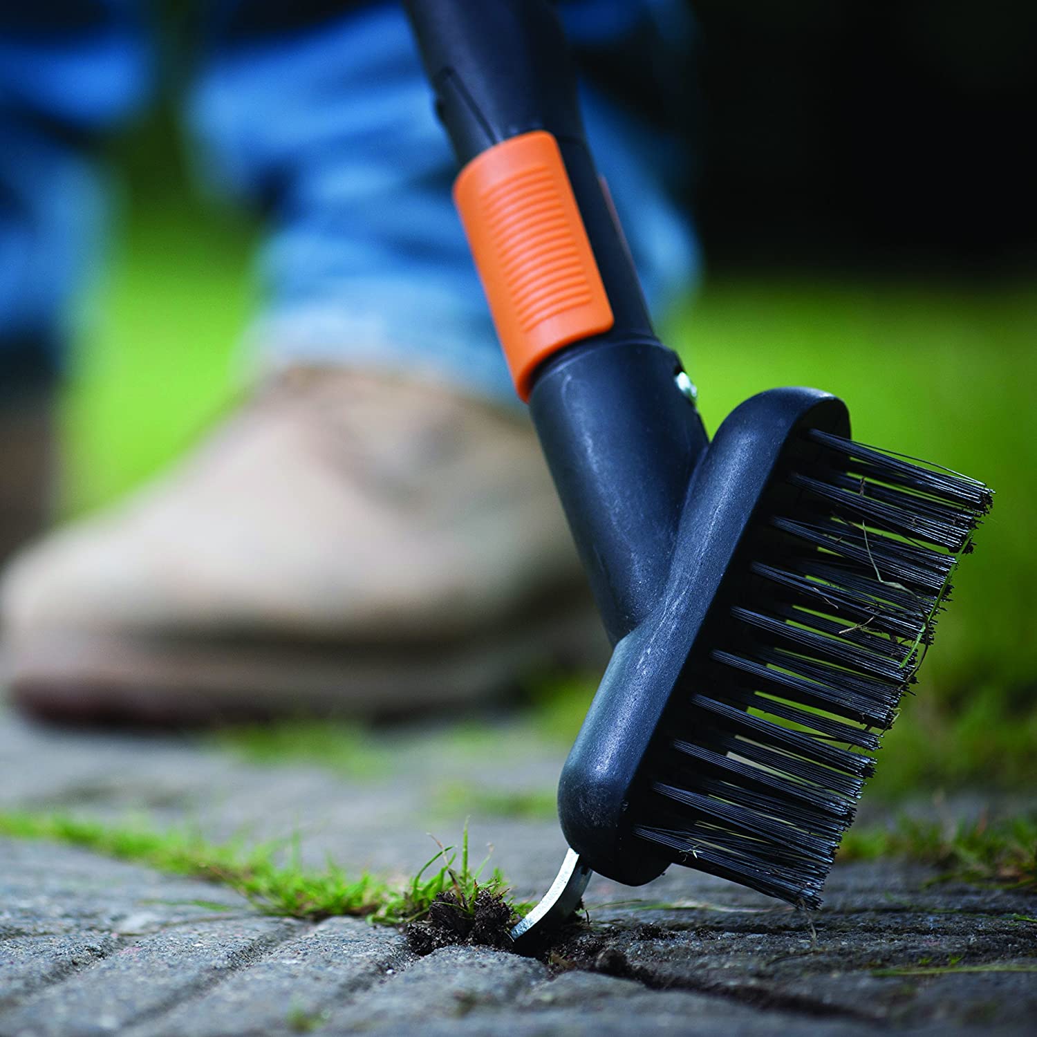 Fiskars Paving Brush with Additional Scrapper Blade, Tool Head, Length ...