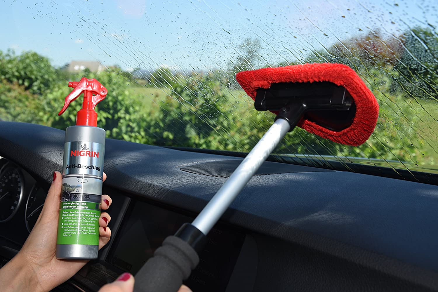 Nigrin 71144 telescopic internal windscreen cleaner. – BigaMart