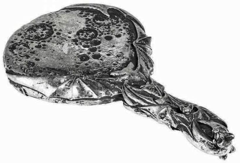 Alchemy Gothic England – Bat Moon Hand Mirror – BigaMart