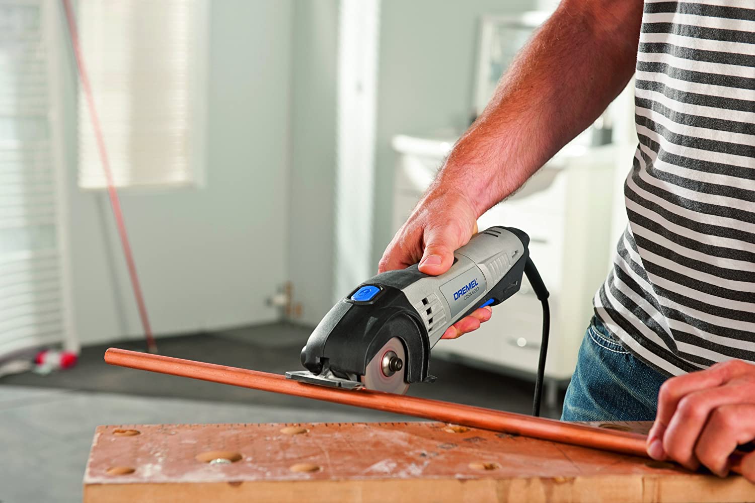 Dremel DSM20 Compact Saw 710 W, Circular Hand Saw with 3 Attachments, 4 ...